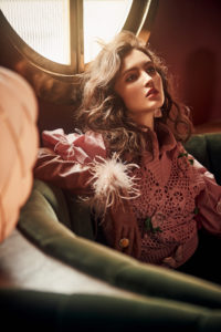 直擊 iROO 後台｜華服背後的工藝，復古才是最新的時髦！ - 雜誌｜風格女人的流行情報誌